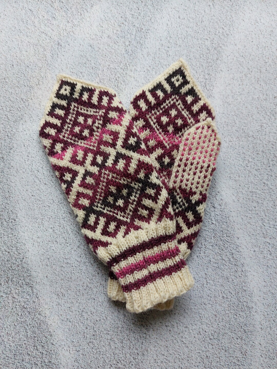 Womens Wool Scandinavian Mittens Handmade Are Very Warm With a Pattern ...