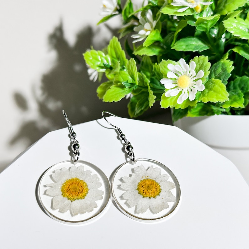 Pressed Daisy Flower Resin Earrings Real Flower Earrings - Etsy