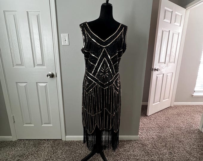 Roaring 20s Flapper Fringe Dress With Pearl Necklace/earrings/feathered ...