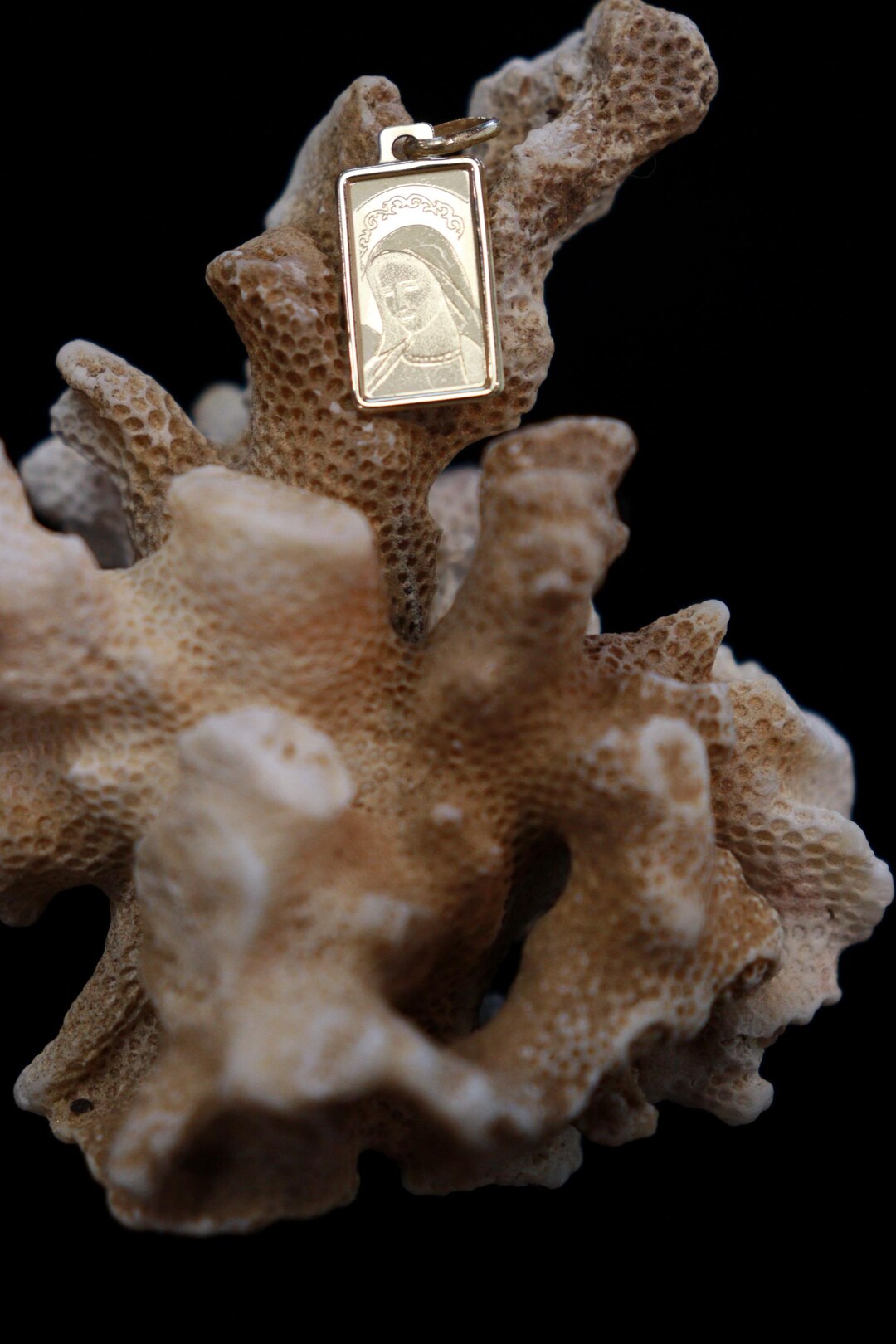 Elegant 14K Yellow Gold Miraculous Medal Pendant of Virgin Mary ...