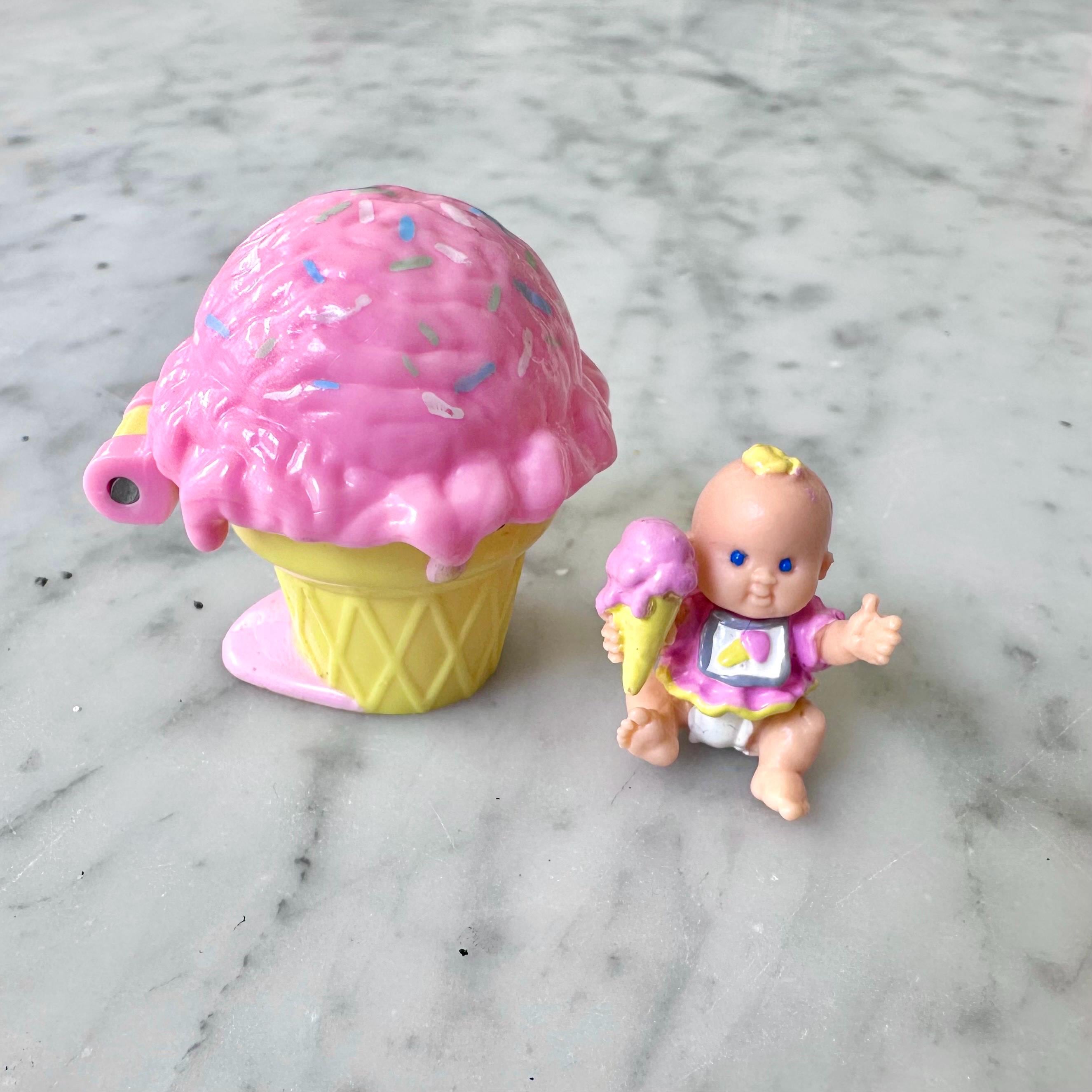 Lady Goo Goo Figure