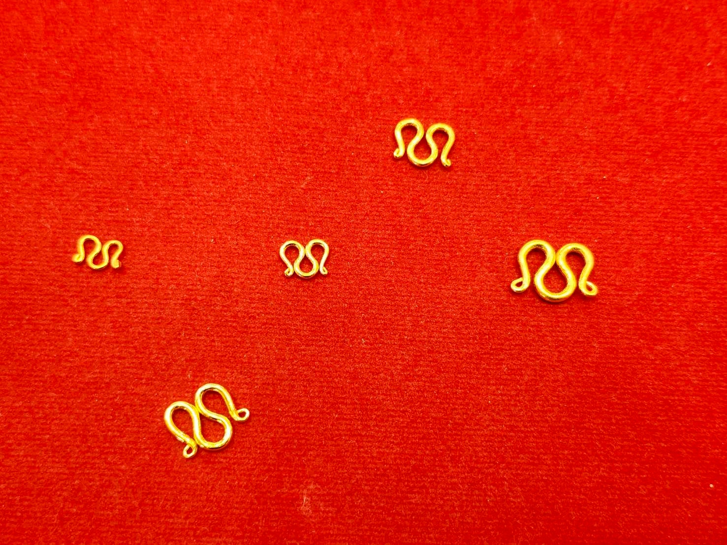 23k Gold M-clasps - Etsy