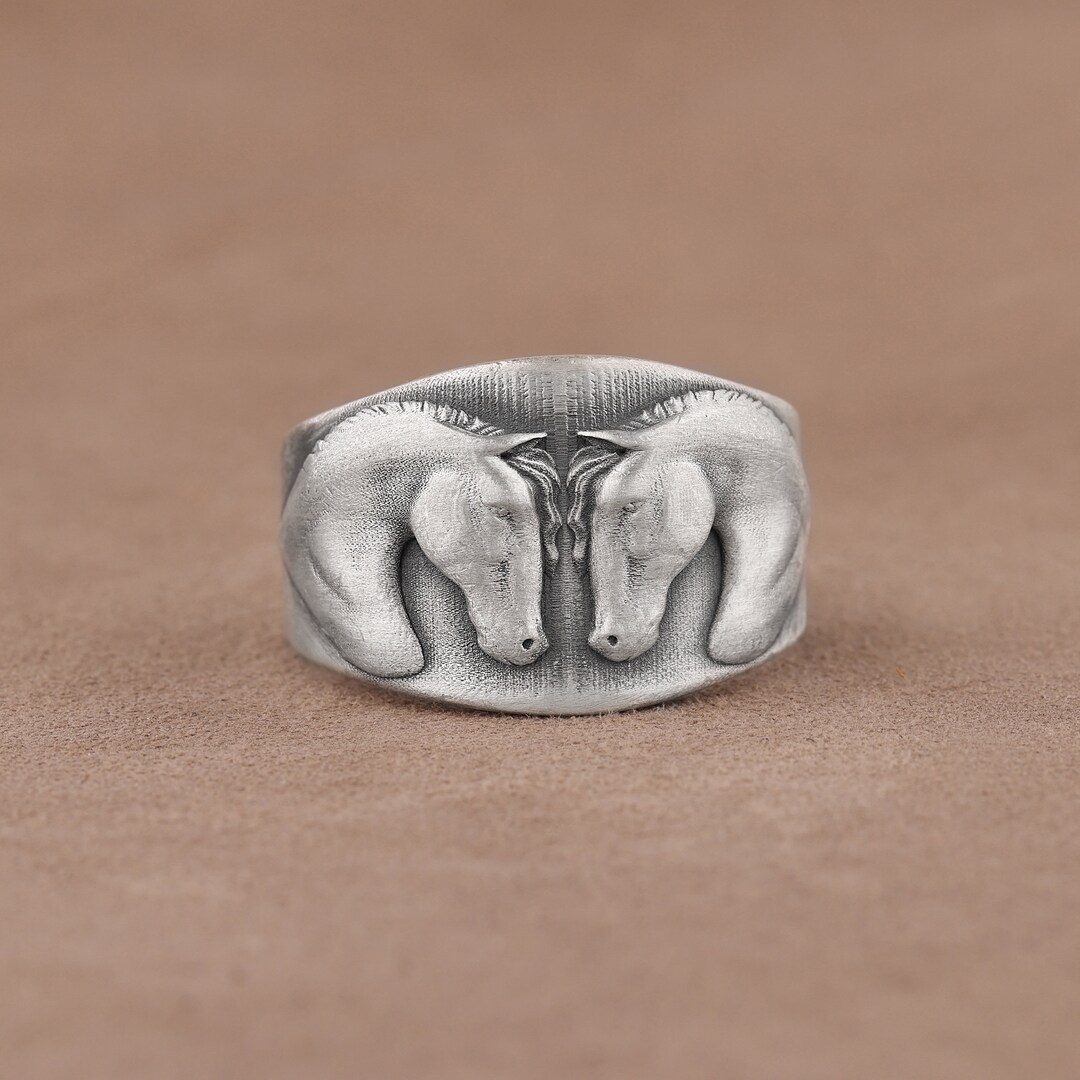 Twin Horses Facing Statement Ring, Elegant and Eye-catching Animal Ring ...