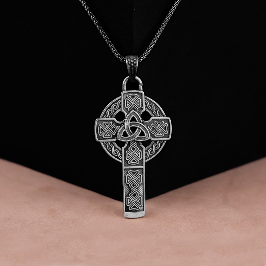 The Symbol of Wisdom Celtic Cross, Beautiful Celtic Paganism Charm ...