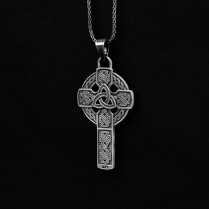 The Symbol of Wisdom Celtic Cross, Beautiful Celtic Paganism Charm ...