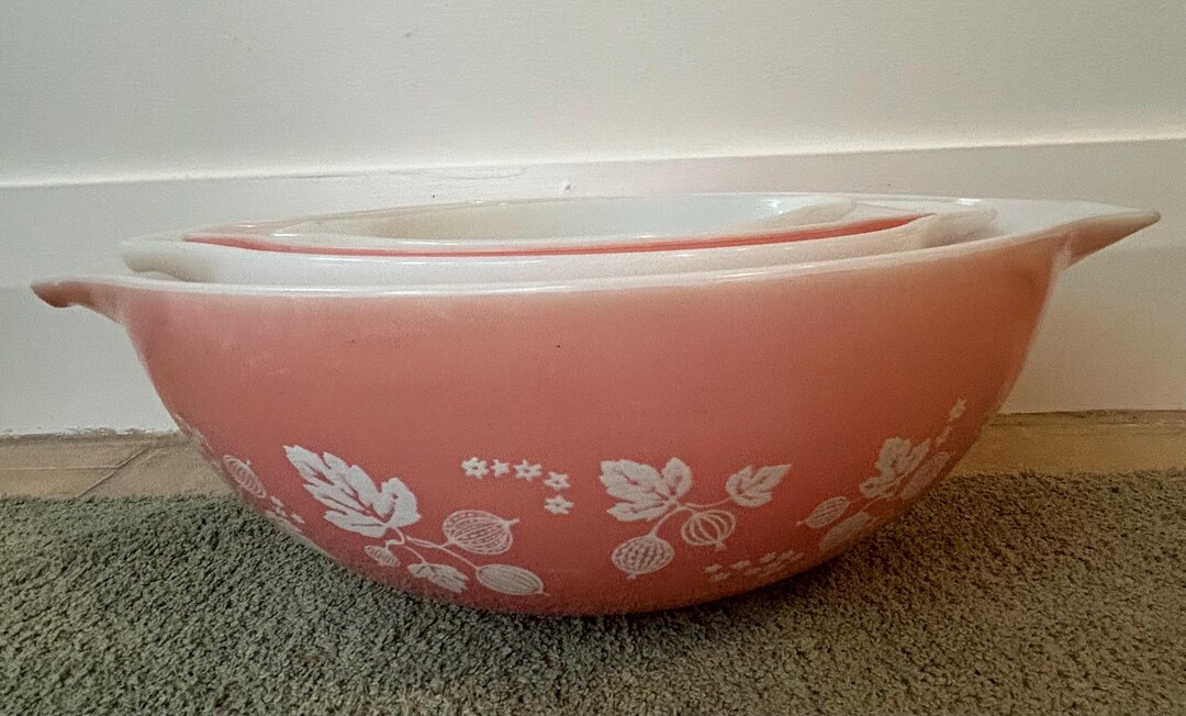 Complete Set of 4 Vintage Pyrex Gooseberry Pink White Cinderella ...