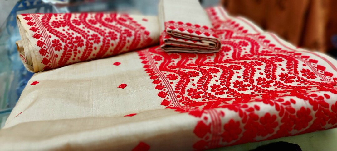 Toss Muga Silk Assamese Mekhela Saador With Red Lota Buta Design ...
