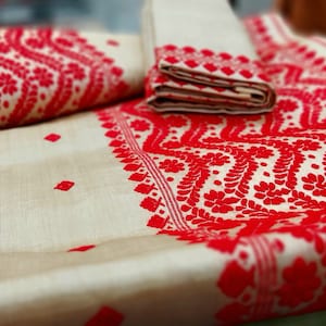 Toss Muga Silk Assamese Mekhela Saador With Red Lota Buta Design ...