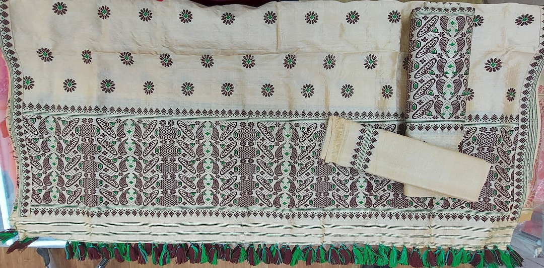 Toss Muga Silk Assamese Mekhela Saador With Traditional Dhul, Pepa ...