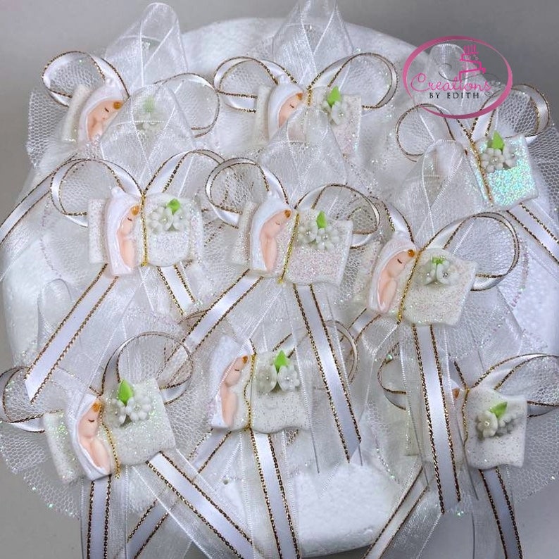 Girl Praying Capia/pin on Favor for Baptism, First Communion ...