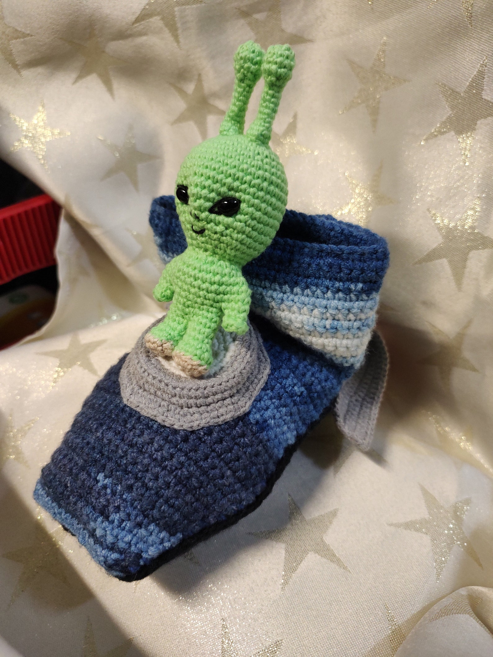 Alien Mine, Green Alien With a Spaceship, Creature From Another Planet ...