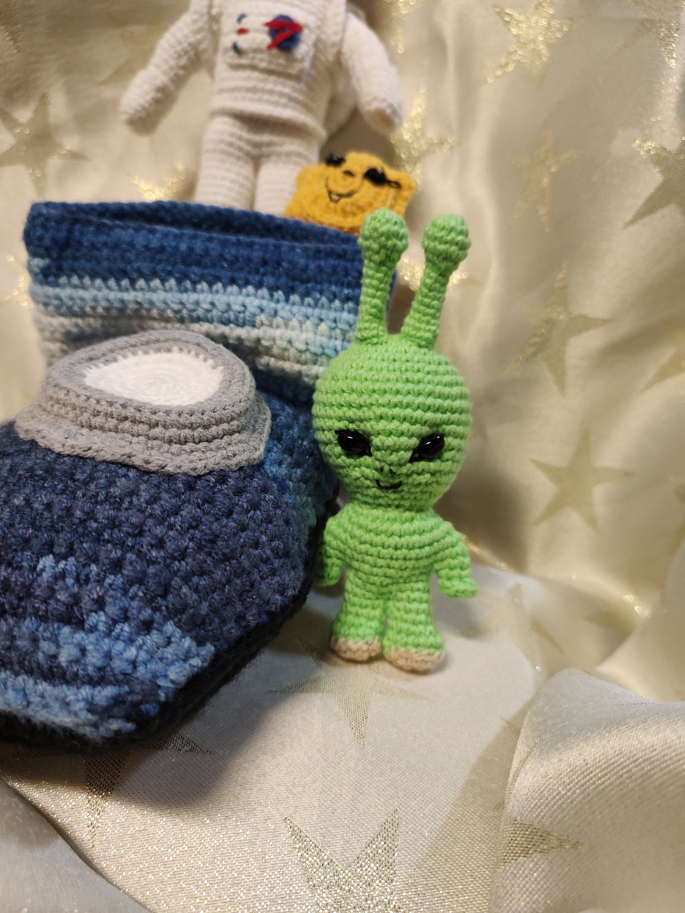 Alien Mine, Green Alien With a Spaceship, Creature From Another Planet ...