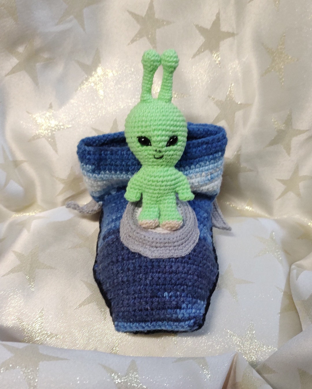 Alien Mine, Green Alien With a Spaceship, Creature From Another Planet ...