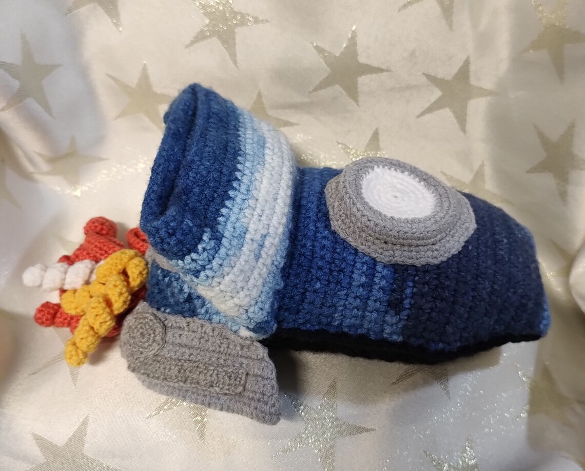 Alien Mine, Green Alien With a Spaceship, Creature From Another Planet ...