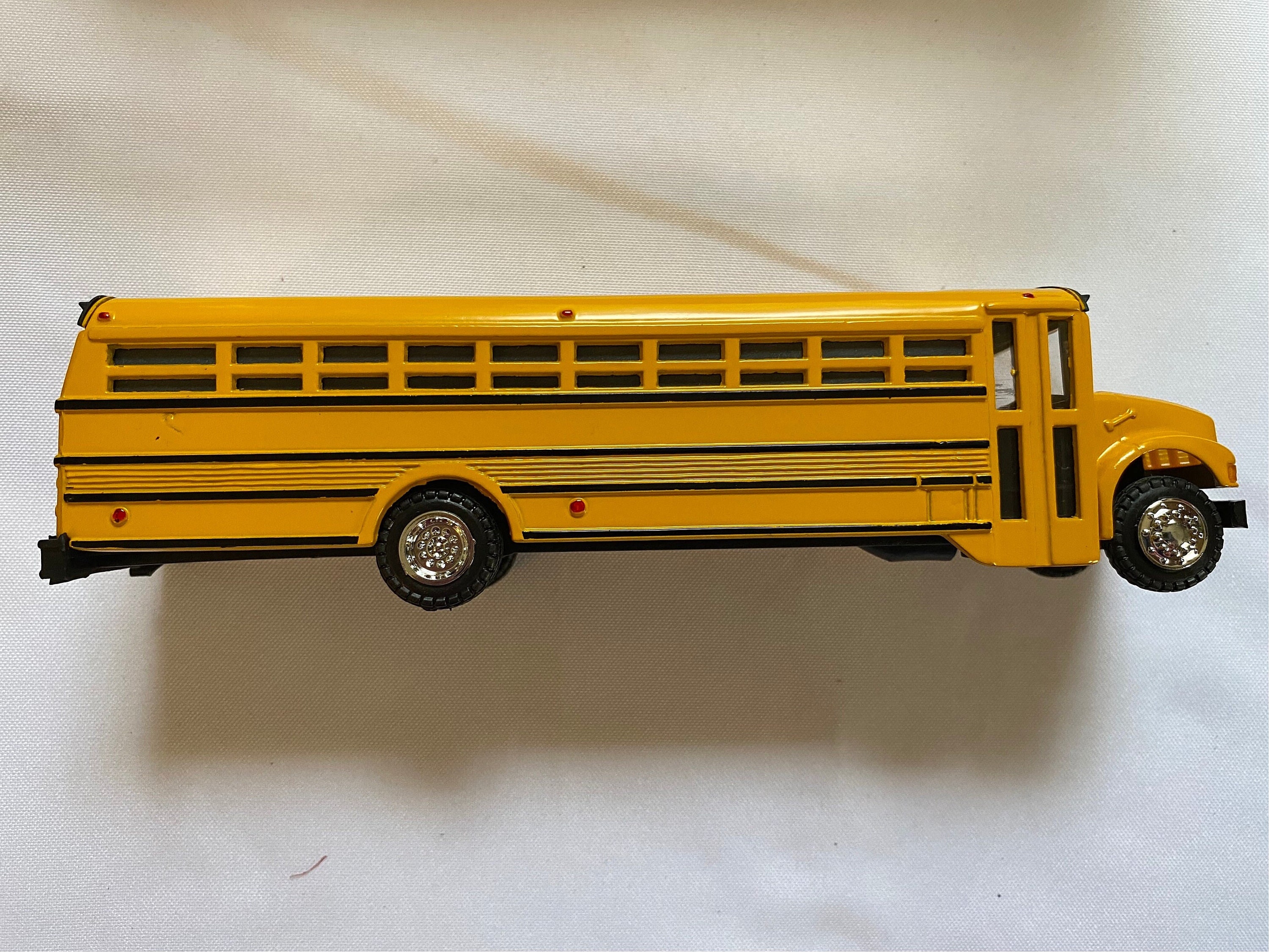 Die Cast Yellow School Bus International 3000 Authentic Scale Model ...