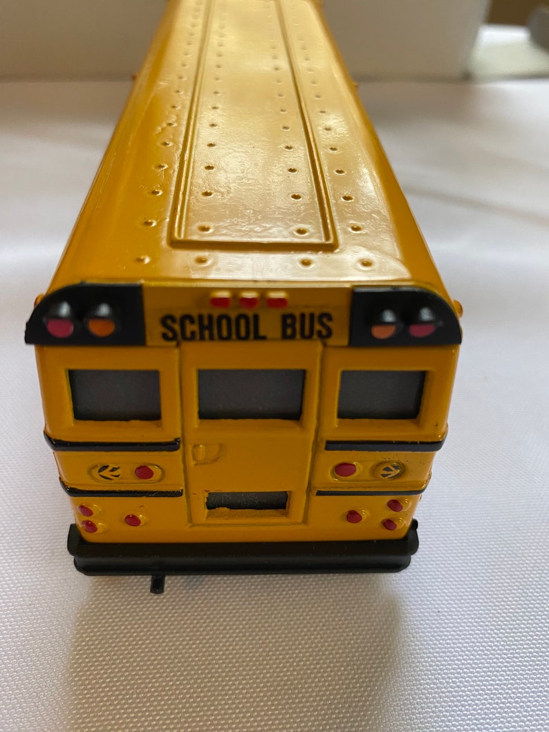 Die Cast Yellow School Bus International 3000 Authentic Scale Model ...