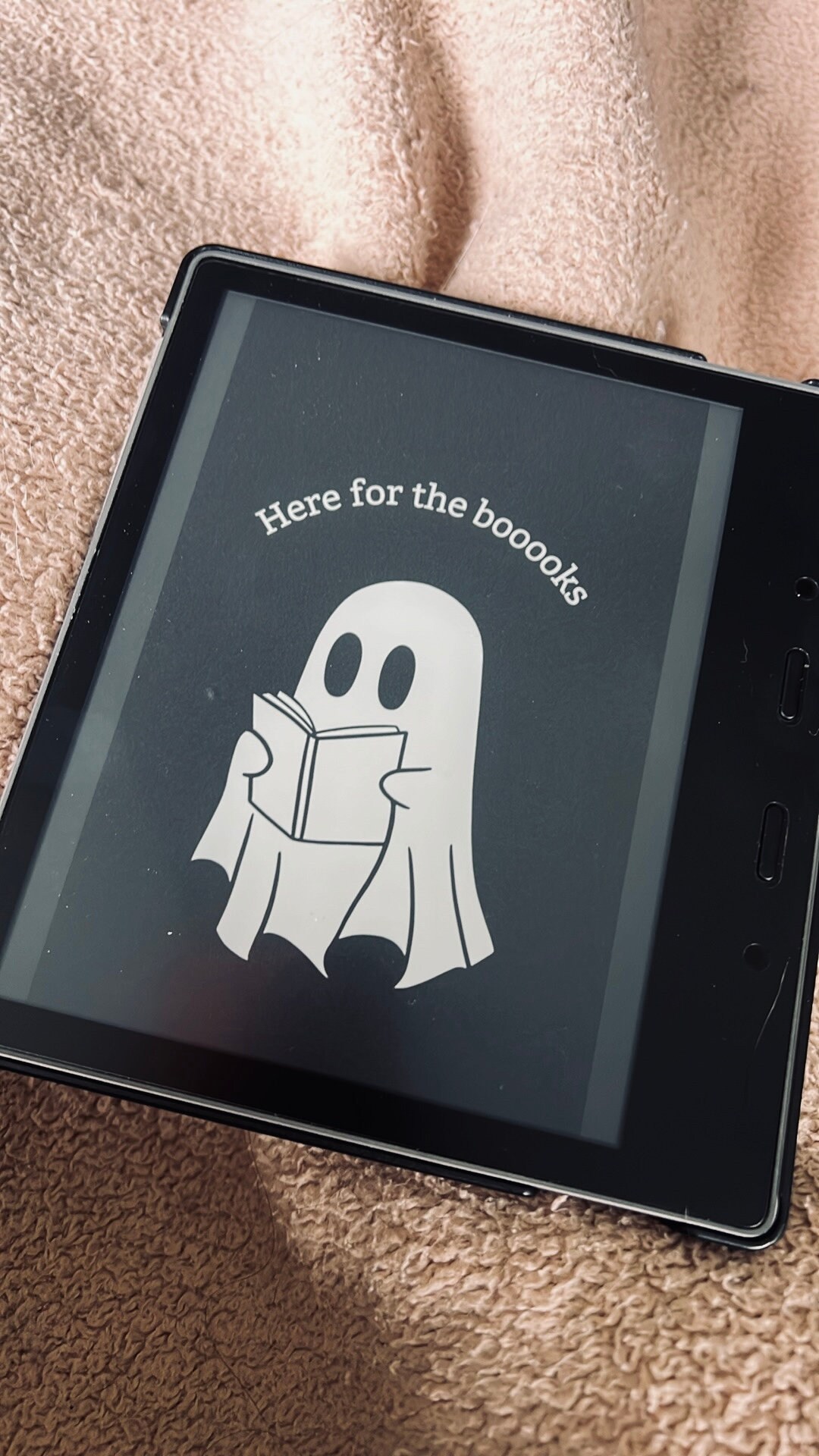 Cute Ghost Kindle Lock Screen Here for the Books Lock Screen Halloween ...