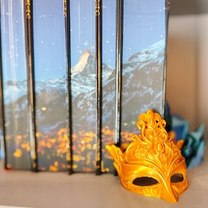 Golden Mask Replica: Nesta's Dread Trove, Fan Art, ACOTAR Bookshelf ...