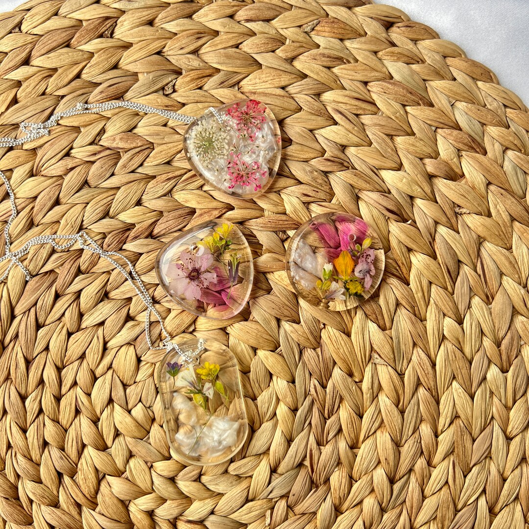 Resin Medallion With Dried Flowers. Personalized Resin Natural Flower ...