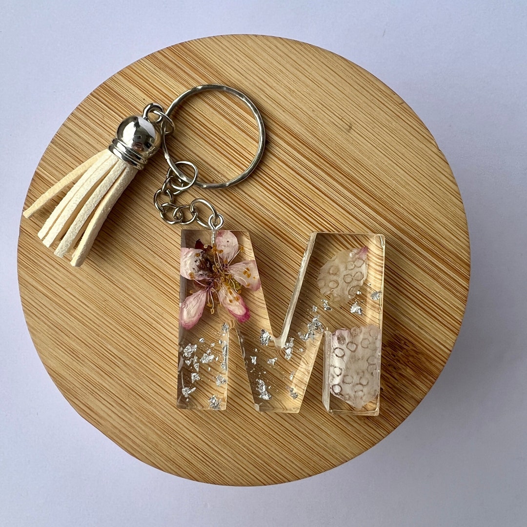 Transparent Resin Keychain With Natural Flowers. Epoxy Resin Keychains ...