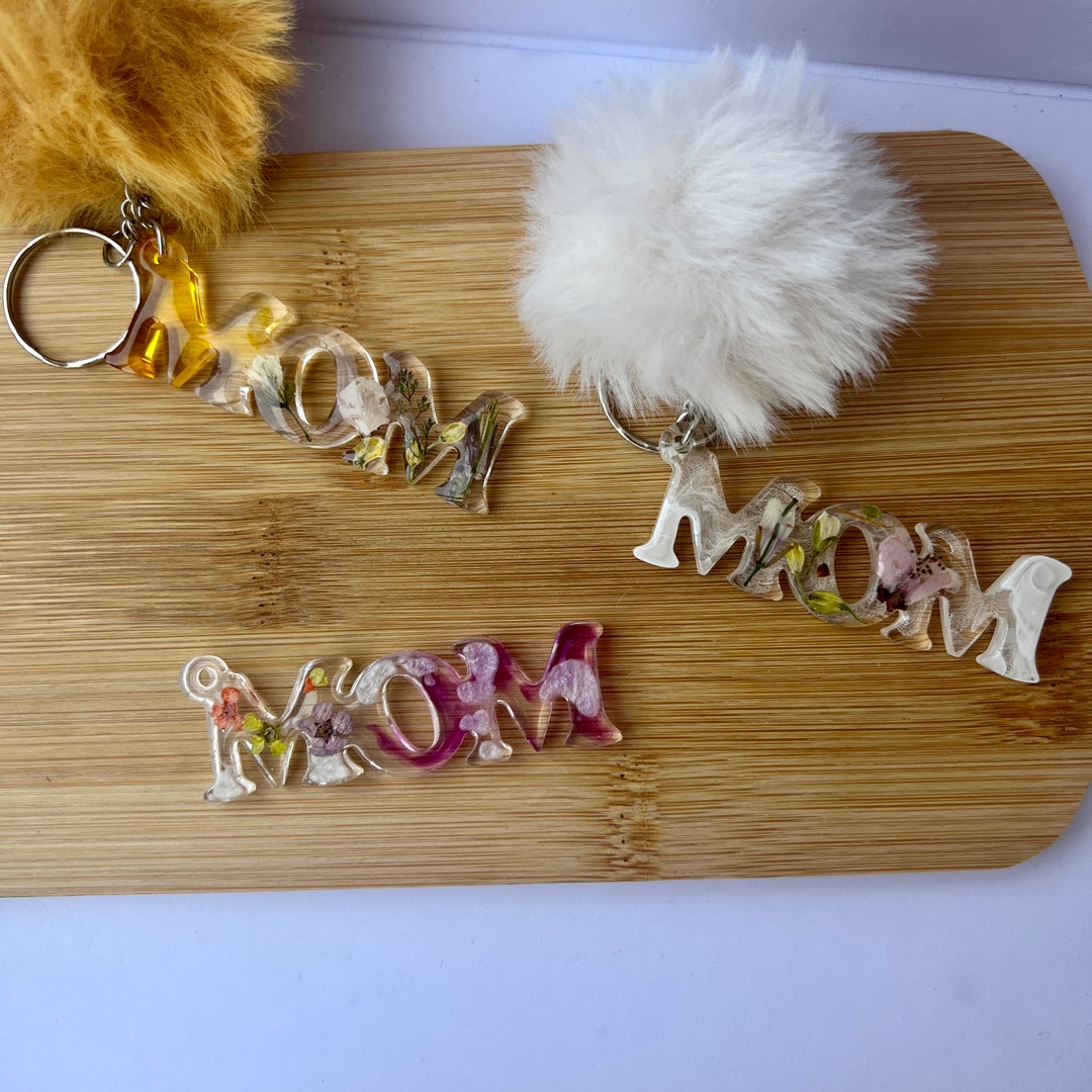 Mother's Day Keychain Made of Resin and Natural Flowers. Transparent ...