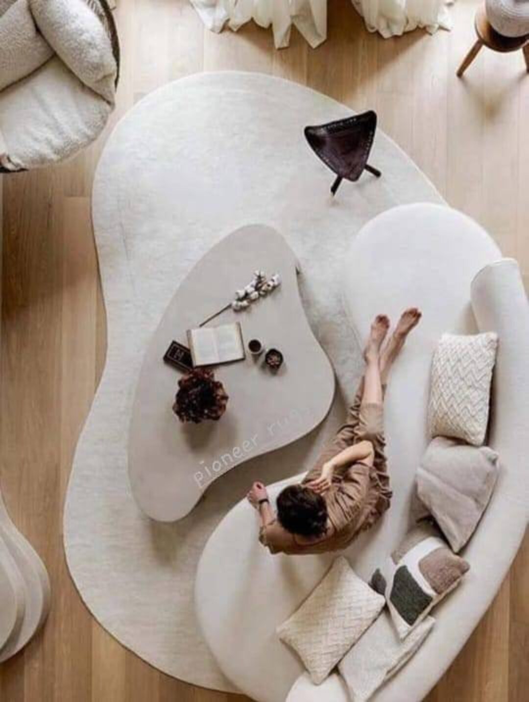 White Colour Kidney Bean Shape Fine Wool Tufted Area Rug for Bedroom ...