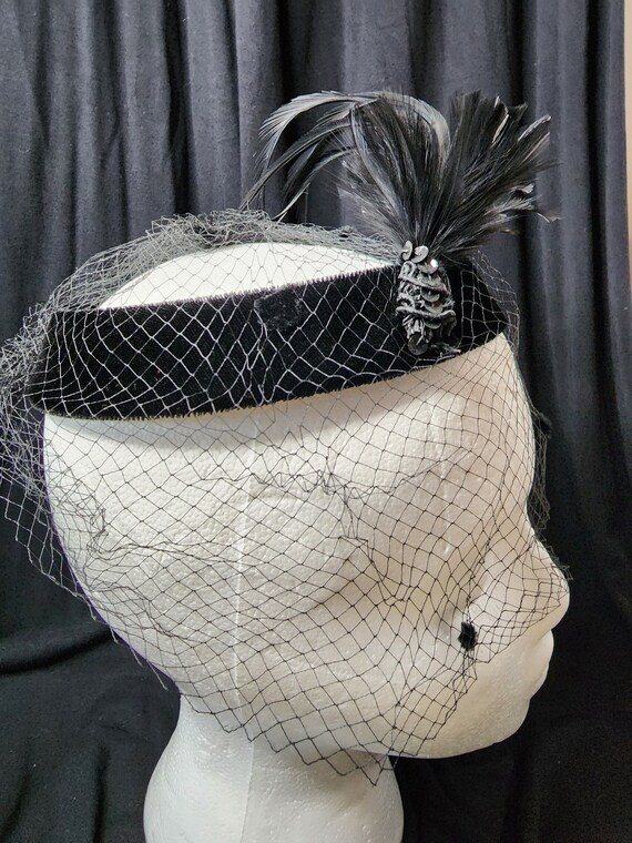 Vintage 1950's Open Crown Velvet Halo Hat with Veil a… - Gem