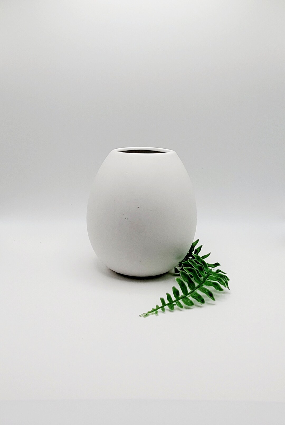Matte White Egg Shape Vase – Desk Decor, Nashville Estate Find - Etsy