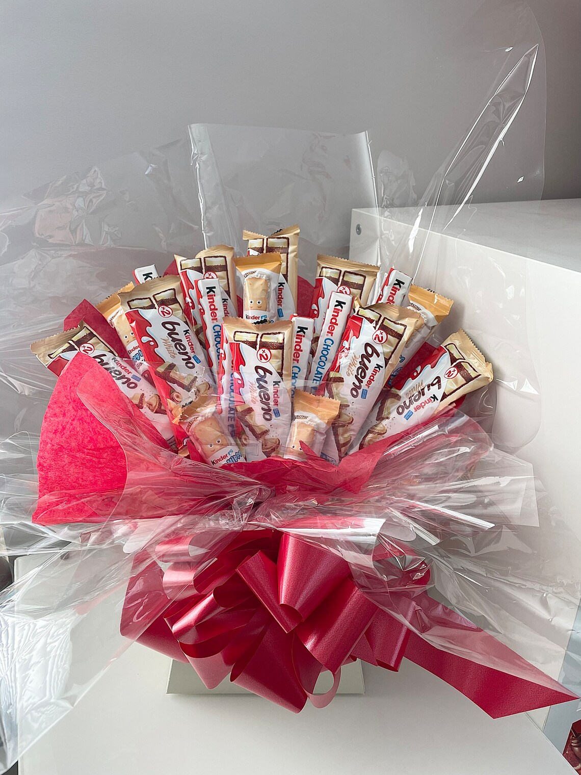 Kinder Bueno Milk Chocolate & White Chocolate Bouquet Hamper Gift ...