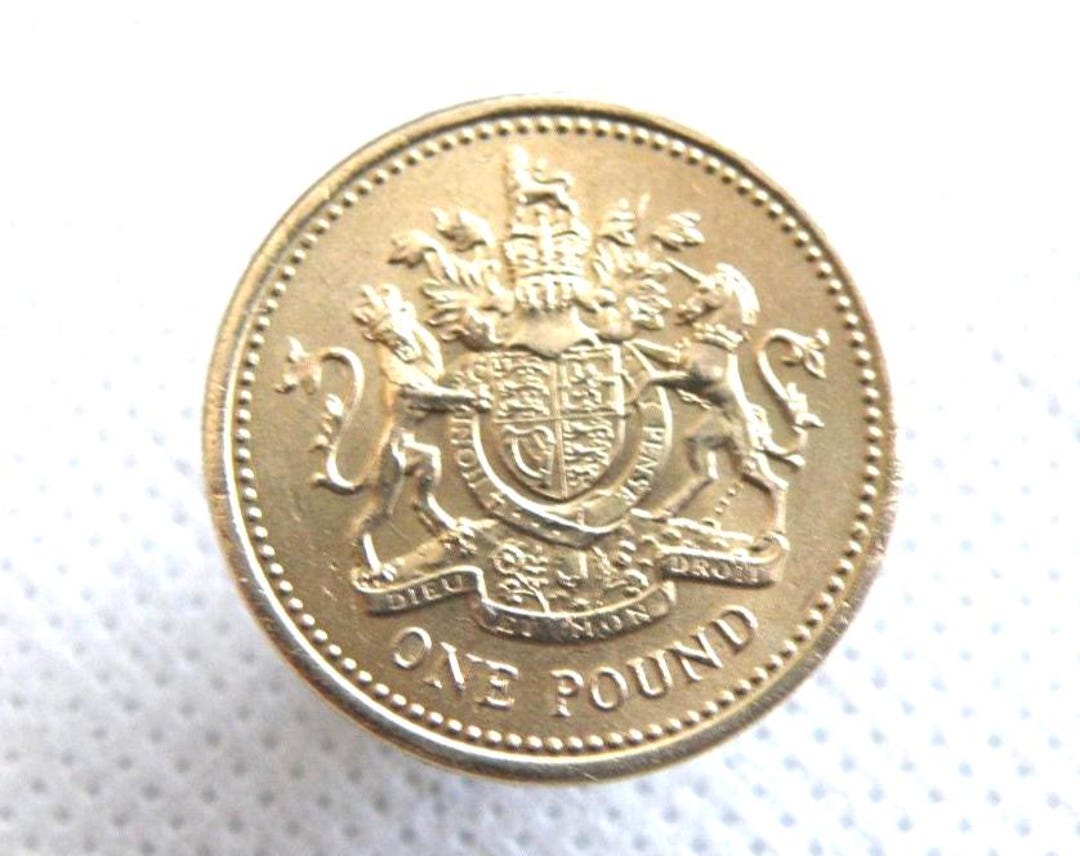 1983 ONE POUND COIN - Queen Elizabeth I.I. - 1st Year of Issue ...