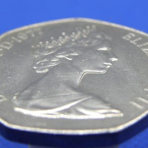 1977 FIFTY PENCE COIN - Queen Elizabeth I.I. - Original Vintage Large ...