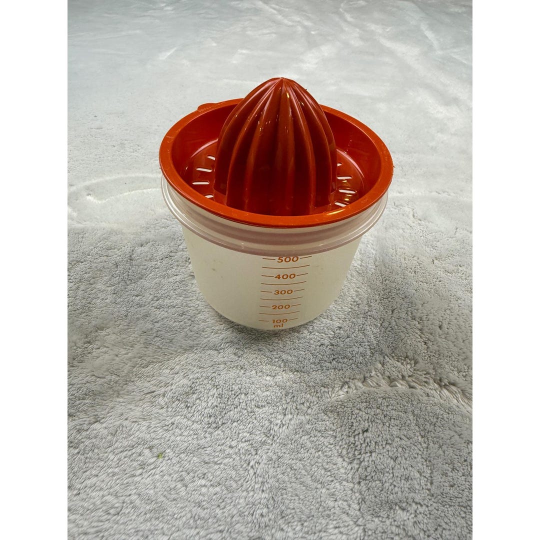 Tupperware Citrus Juicer Reamer With Measuring Cup Made in USA - Etsy