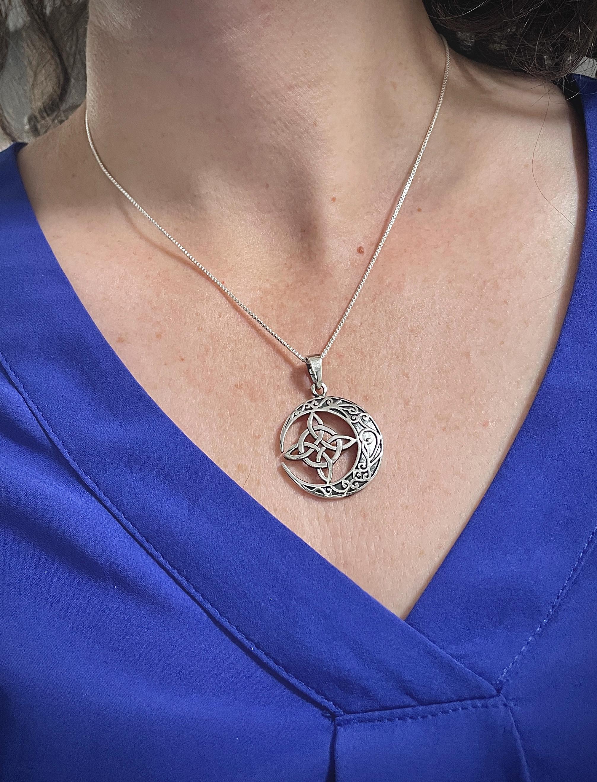 Witch's Knot Hexefus Magic Knot Celtic Pendant, Crescent Moon, Silver ...