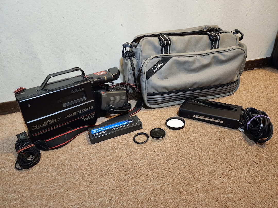Quasar VHS Camcorder VM-21 (1989) – Analog Video Camera, Vintage W/ Bag ...