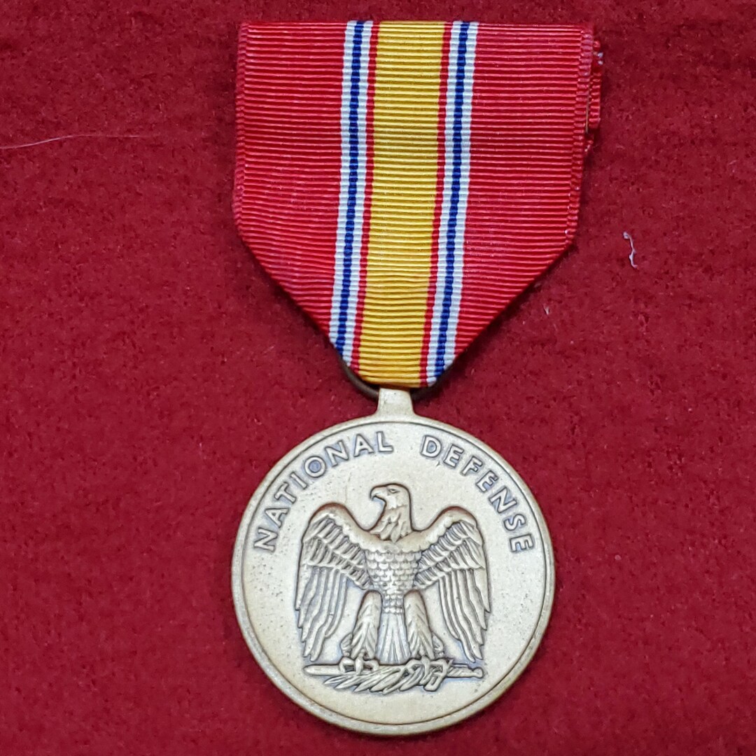 VINTAGE LIGI US Army National Defense Medal Lapel Bar Pin Crest Dui ...