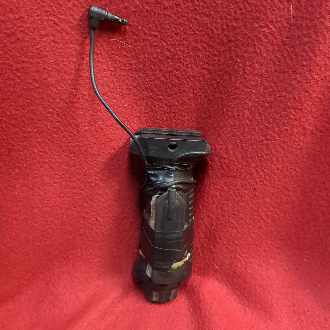 Ambidextrous Vertical Foregrip, Black W/ Pressure Switch Used ga2-alp28 ...