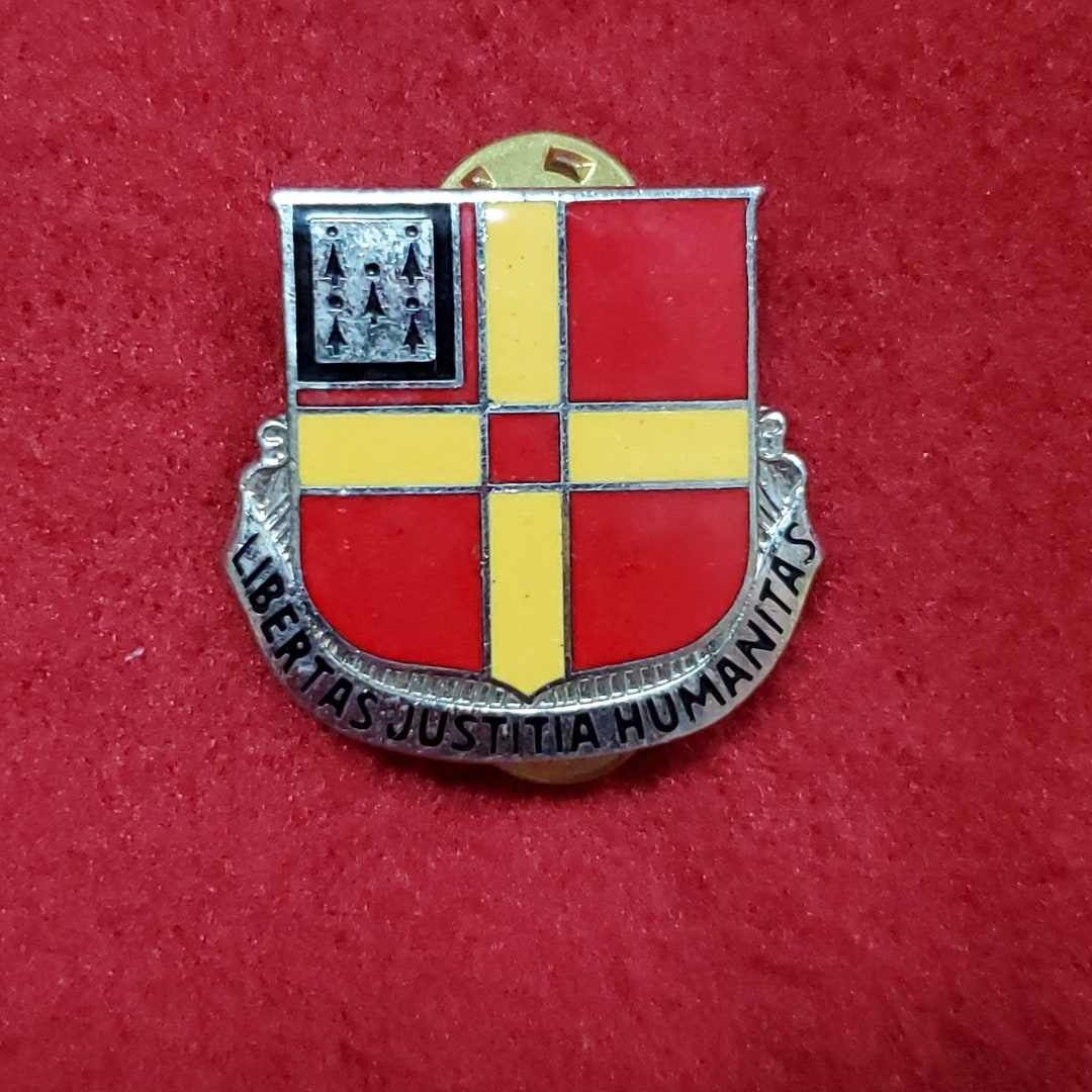 VINTAGE US 81st Field Artillery libertas Justitia Humanitas Pin Crest ...
