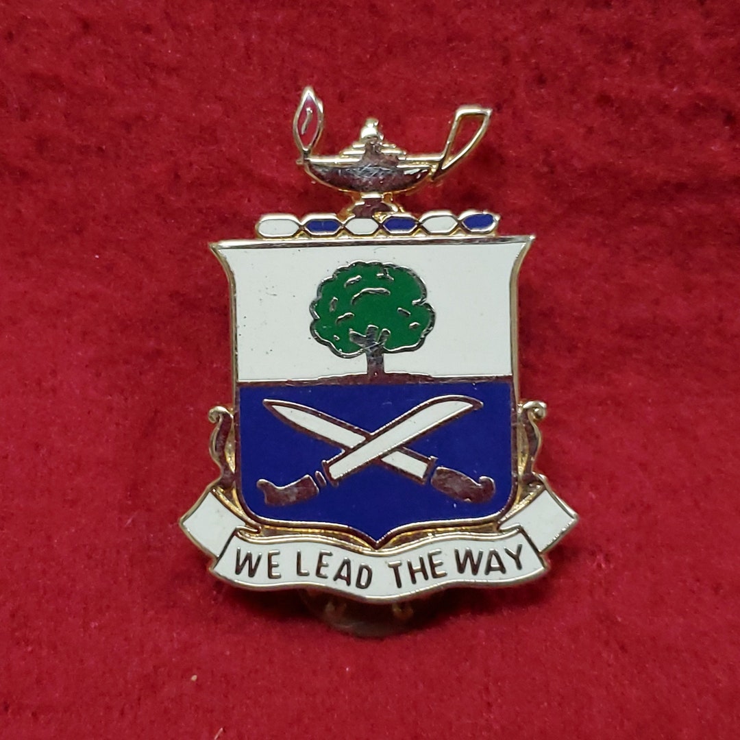 VINTAGE US 29th Infantry Regiment we Lead the Way Pin Crest Dui Unit ...