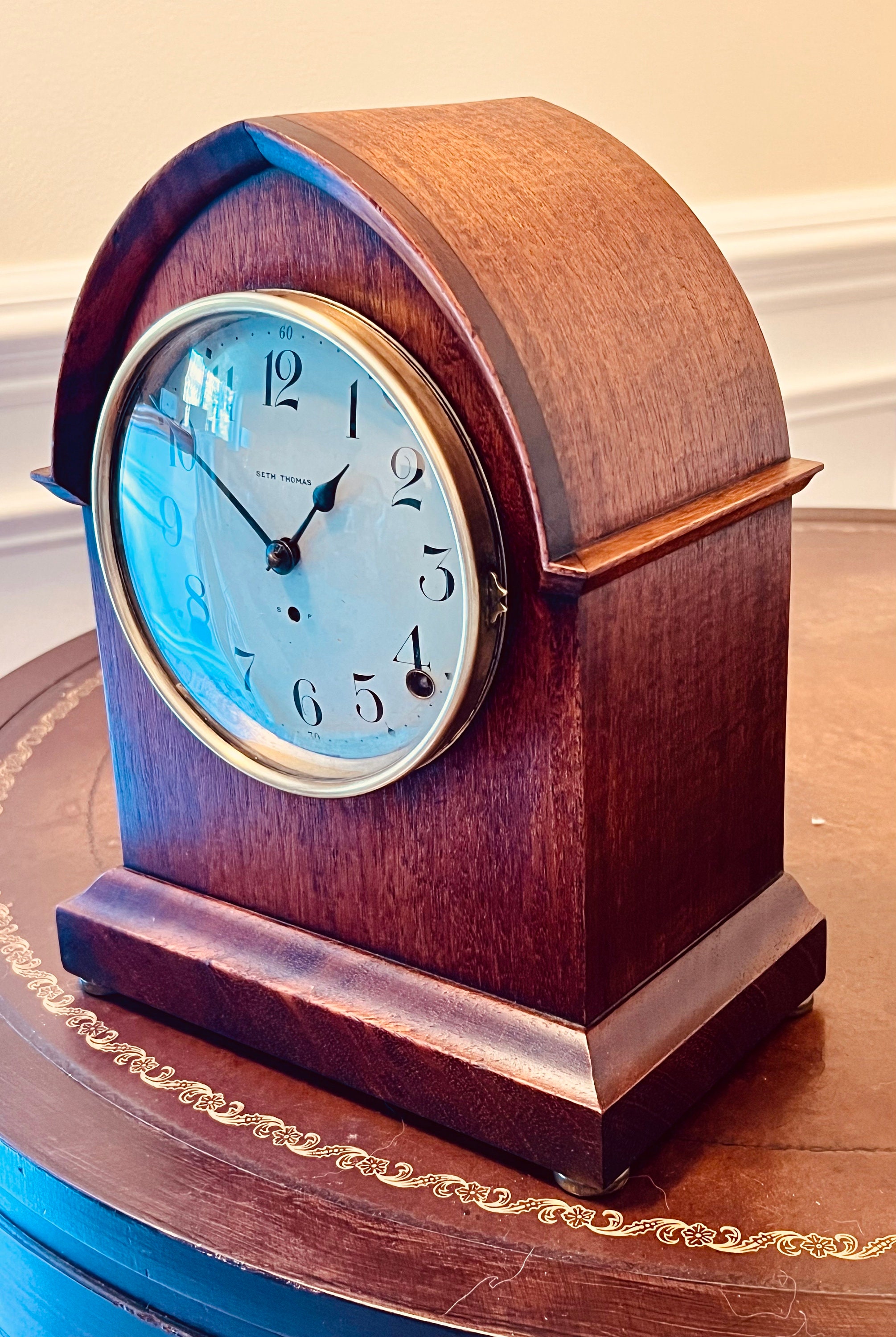 Antique Seth Thomas “prospect No. 19” (1917) Cathedral/bee Hive Light Mahagony Vineer Mantel ...