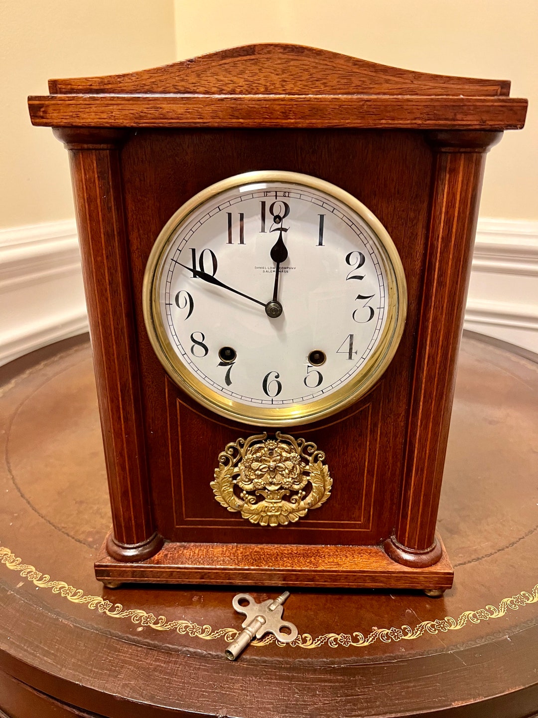 Vintage Daniel Lowe & Co Mantel Clock - Etsy