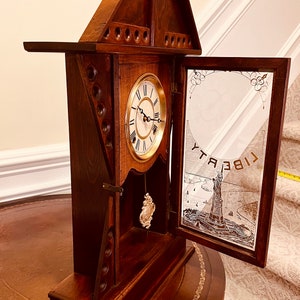 Vintage Benchmade “liberty” Cabinet Clock - Etsy