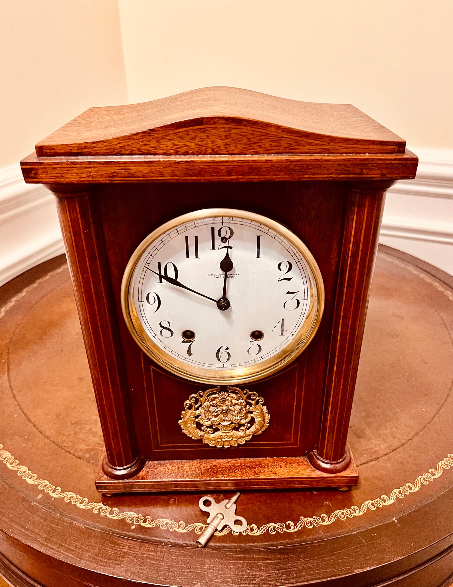 Vintage Daniel Lowe & Co Mantel Clock - Etsy