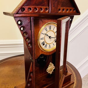 Vintage Benchmade “liberty” Cabinet Clock - Etsy
