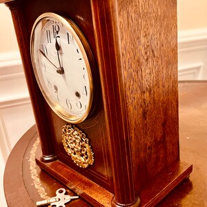 Vintage Daniel Lowe & Co Mantel Clock - Etsy
