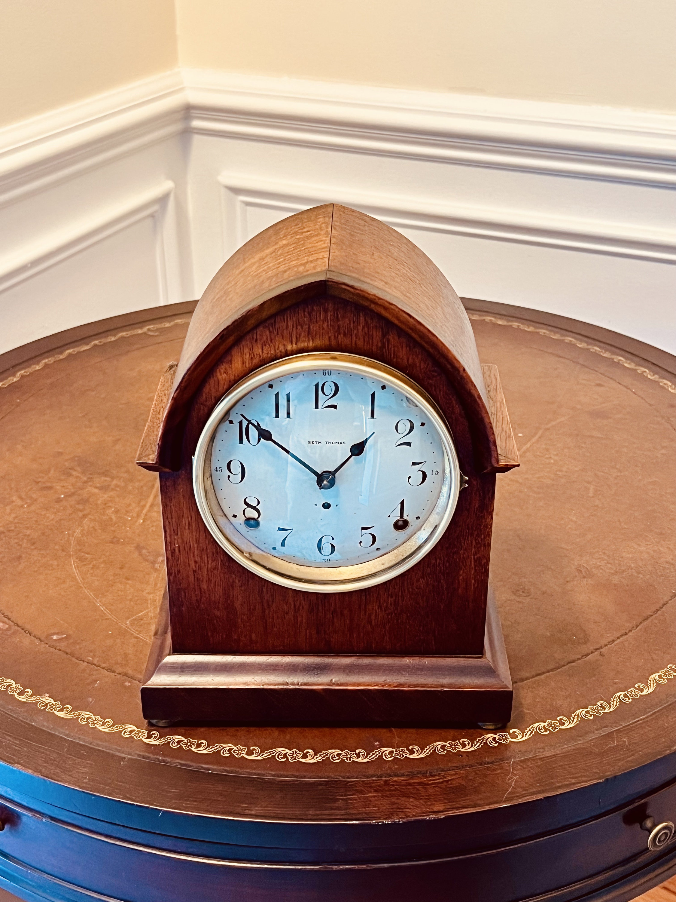 Antique Seth Thomas “prospect No. 19” (1917) Cathedral/bee Hive Light Mahagony Vineer Mantel ...