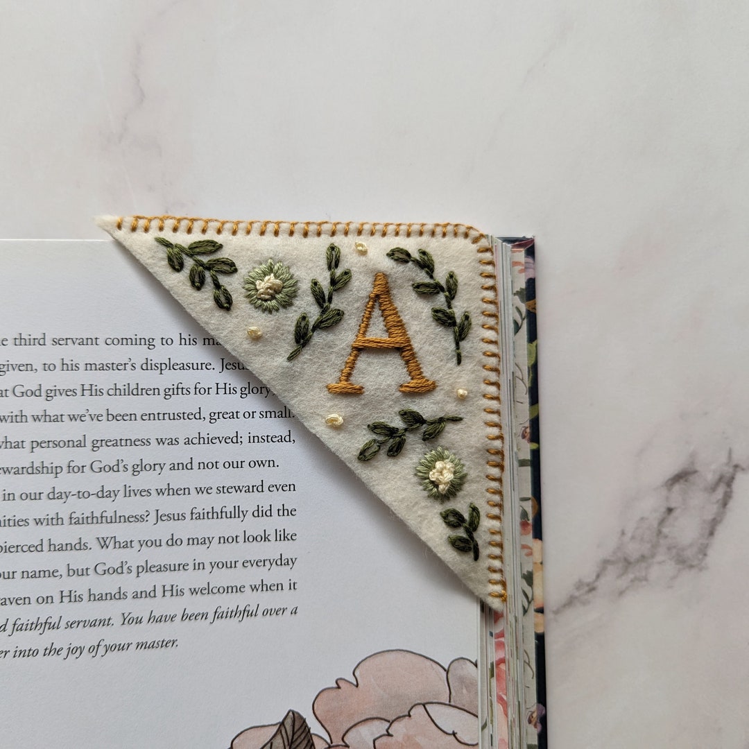 The Bear Felt Embroidered Corner Bookmark With Personalised Letter - Etsy