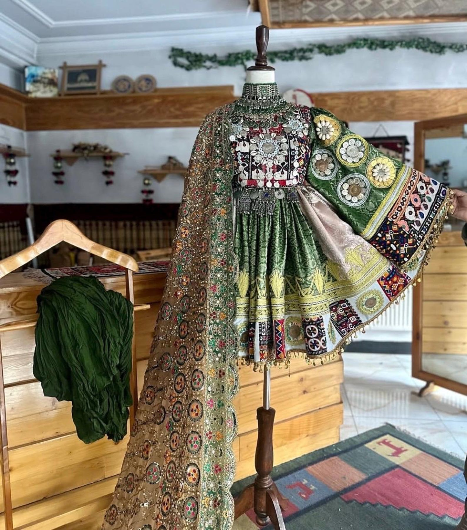 Afghan Traditional Dress: Knee Length Jama Design Dress, With Gibi ...