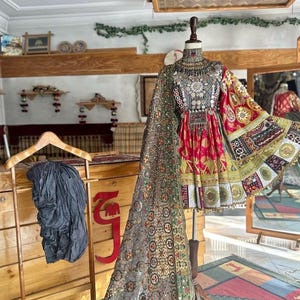 Afghan Traditional Dress: Knee Length Jama Design Dress, With Gibi ...