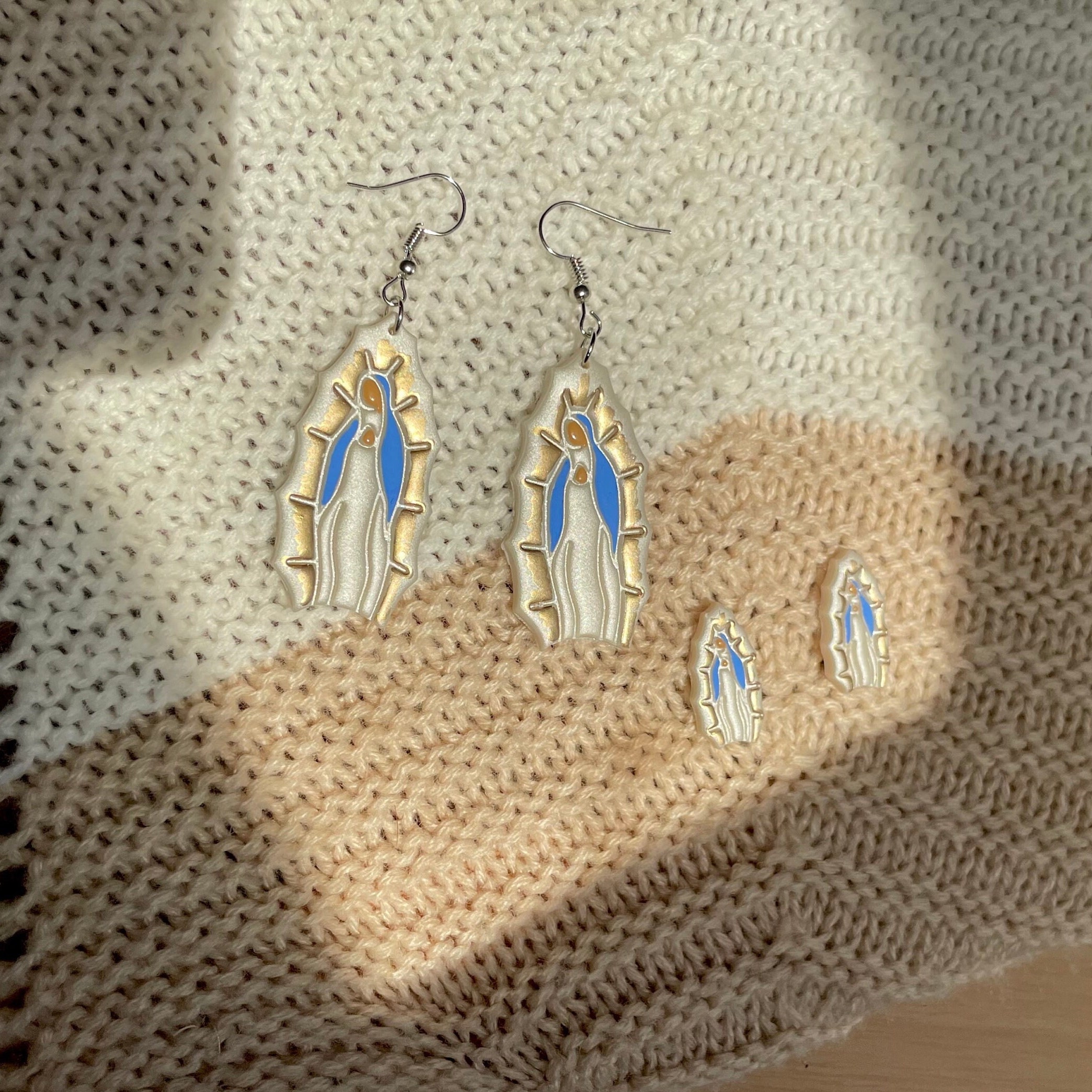 Virgen Maria. Virgin Mary Earrings. Catholic. Faith. - Etsy