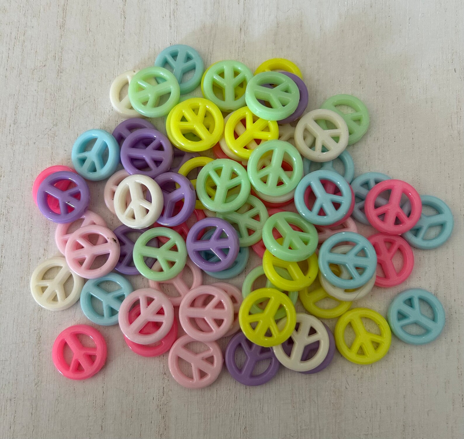 70 Acrylic Peace Sign Beads - Acrylic Peace Sign Pendants - Peace Sign ...